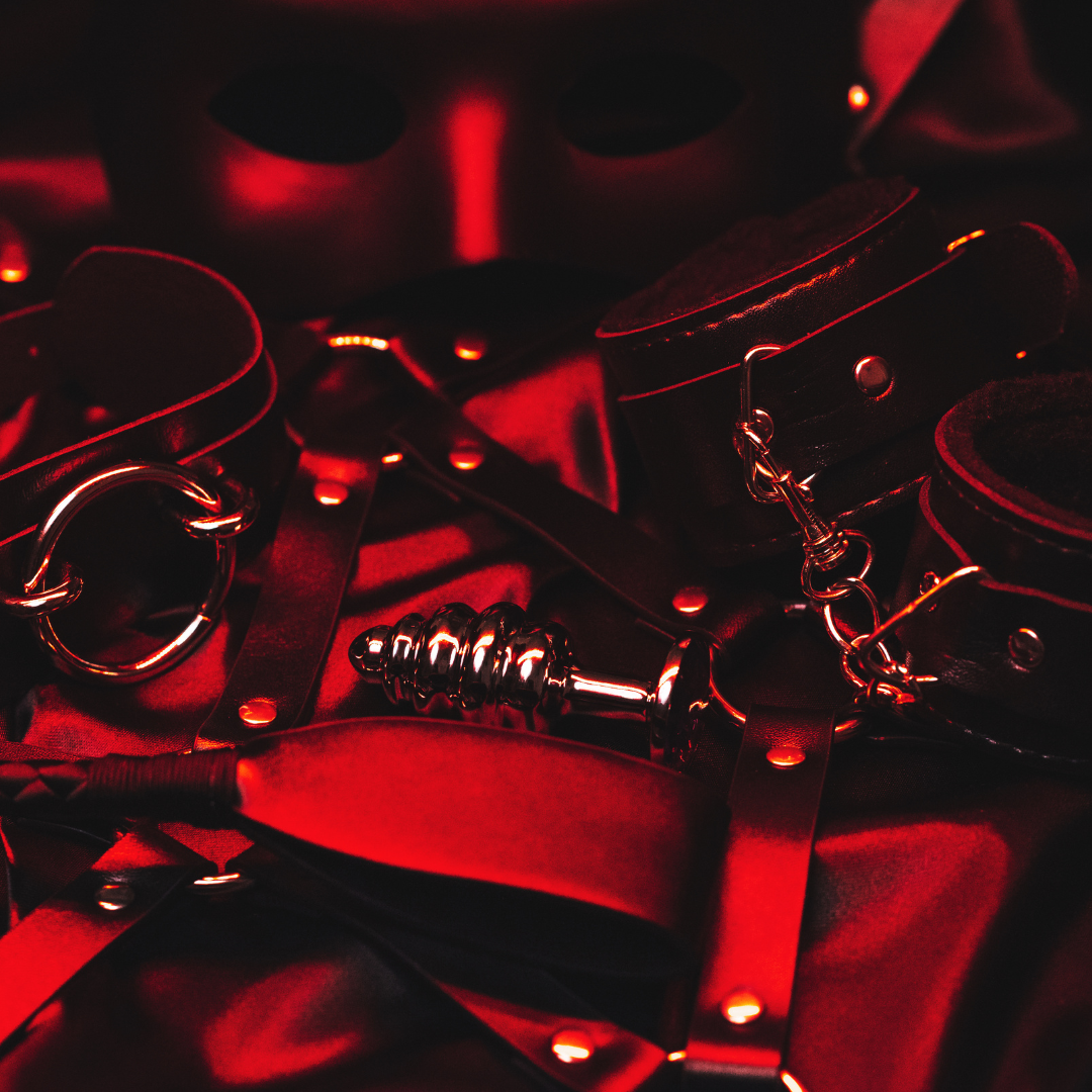 BDSM 101: Poly, Swinging, Open, or…? – Smut Lovers